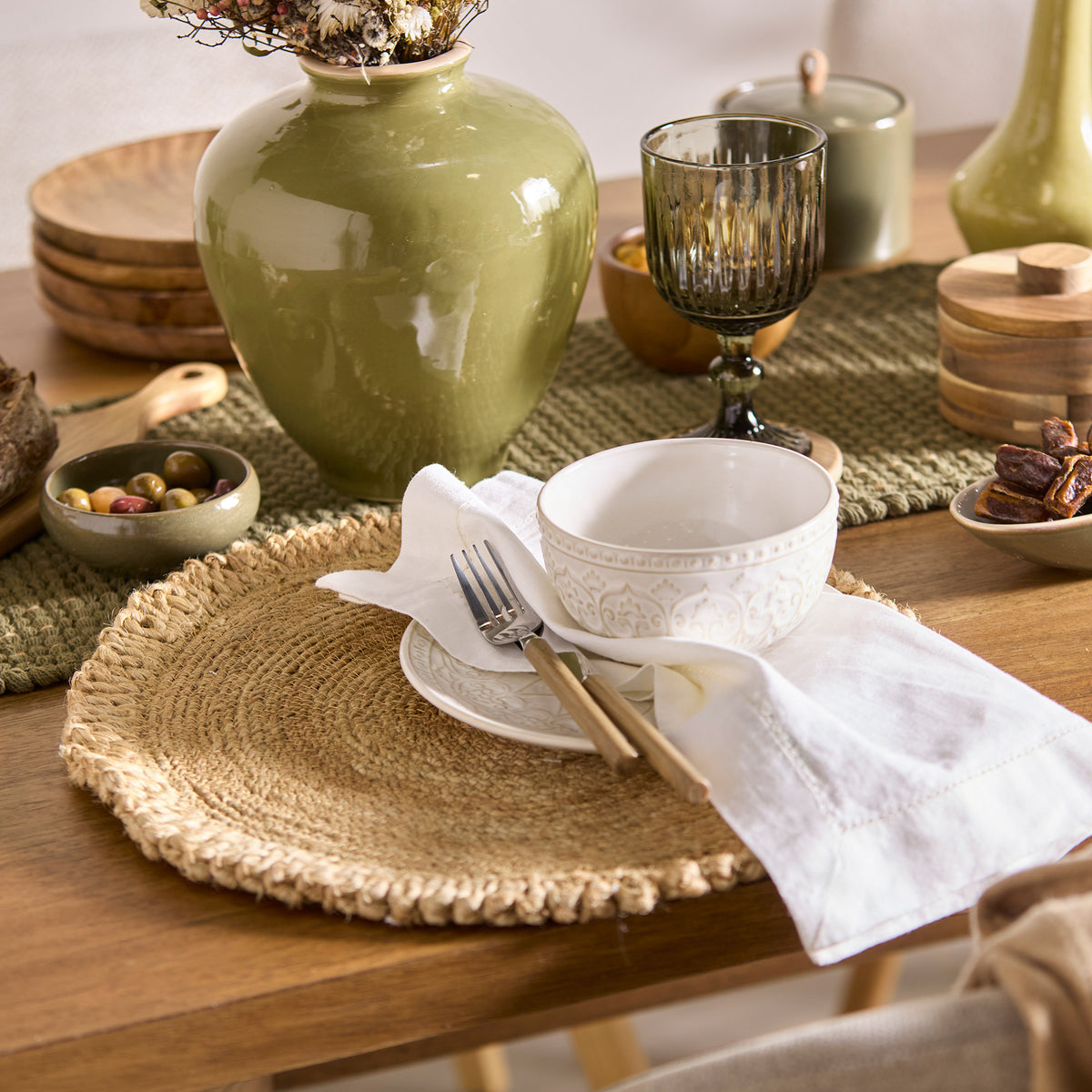 Modern Dinnerware Sets for Canadian Tables | Bouclair
